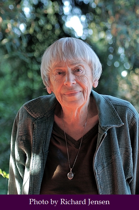 Ursula se había marchado ya – Adyacente posible